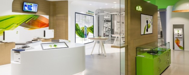 The Complete Guide to Interactive Kiosks and Digital Signage | Meridian ...